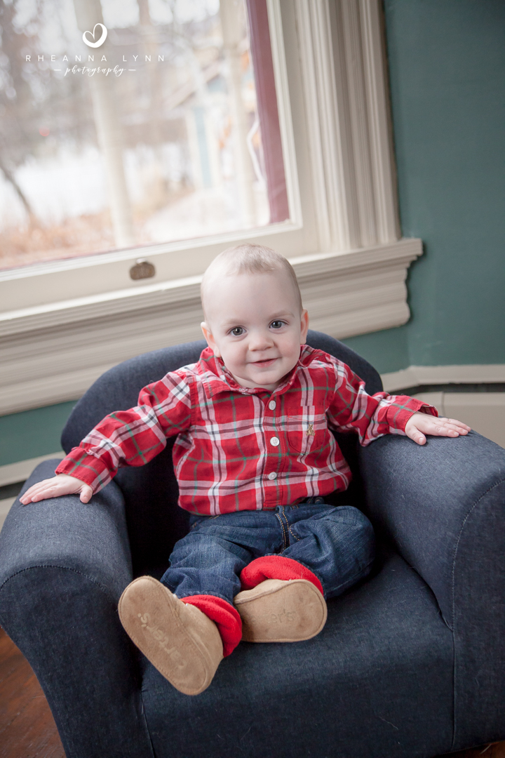 August Turns One | Stevens Point Family Session - Rheanna Lynn Photography
