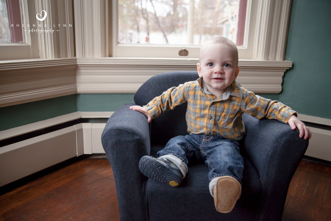 August Turns One | Stevens Point Family Session - Rheanna Lynn Photography