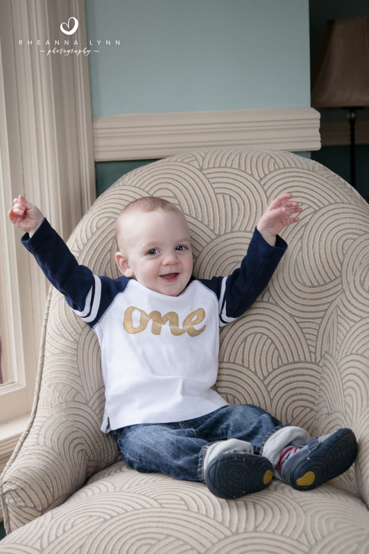 August Turns One | Stevens Point Family Session - Rheanna Lynn Photography