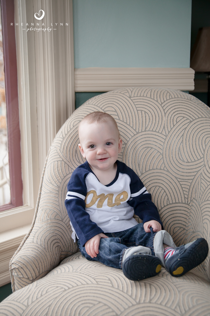 August Turns One | Stevens Point Family Session - Rheanna Lynn Photography